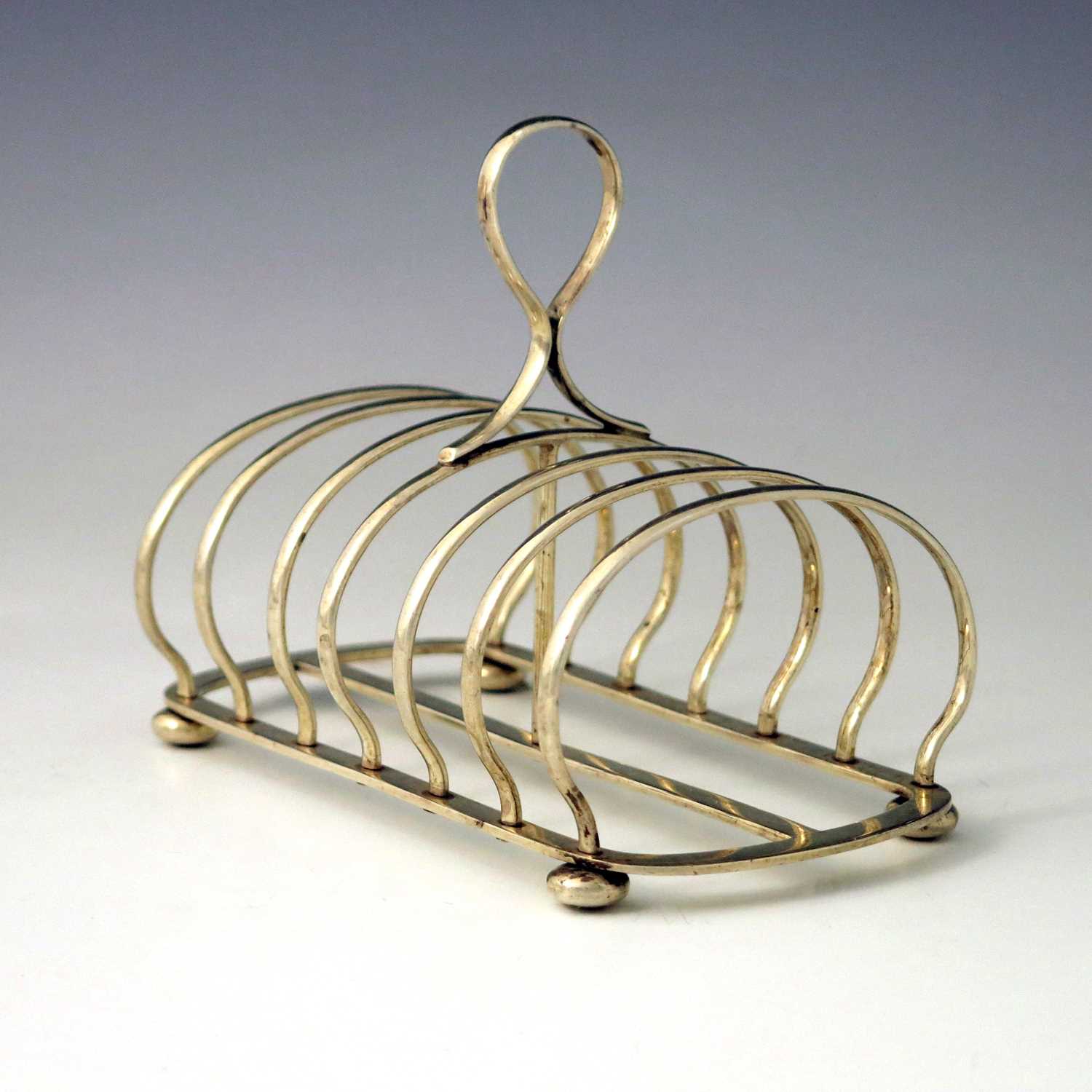 Lot 72 - An Edwardian silver six division toast rack,