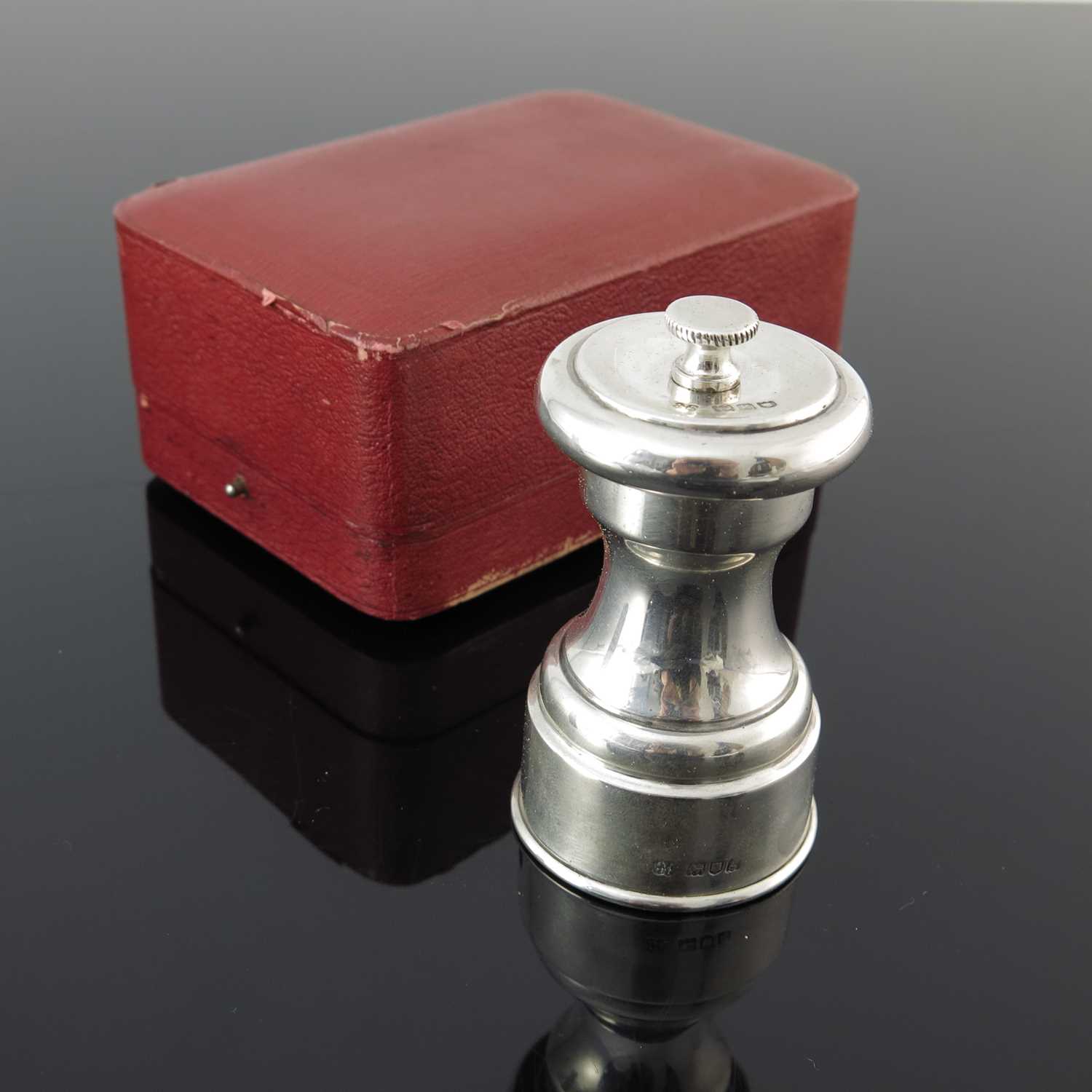 Lot 220 - An Edwardian silver-mounted pepper grinder,