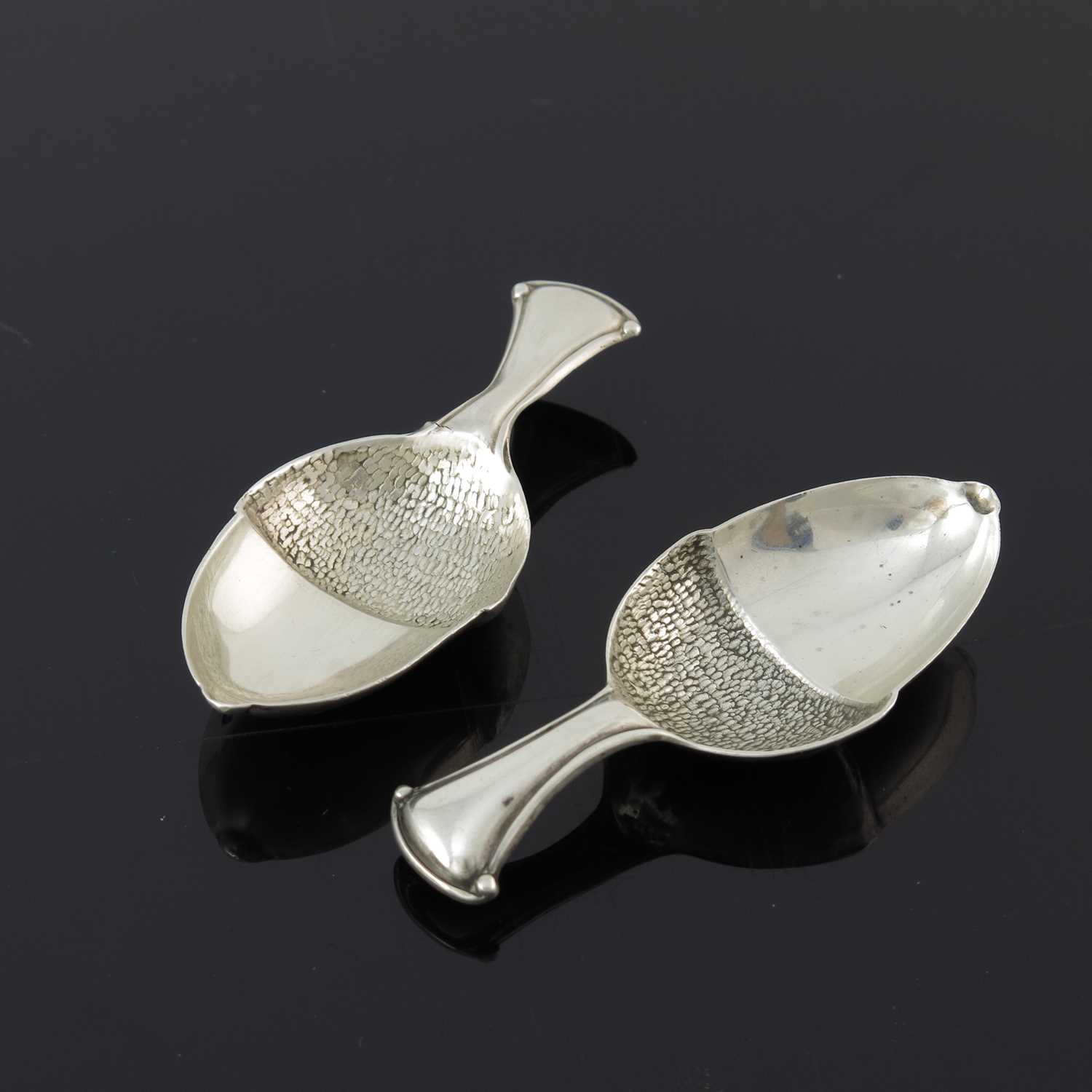 Lot 263 - An Edwardian silver novelty acorn form caddy