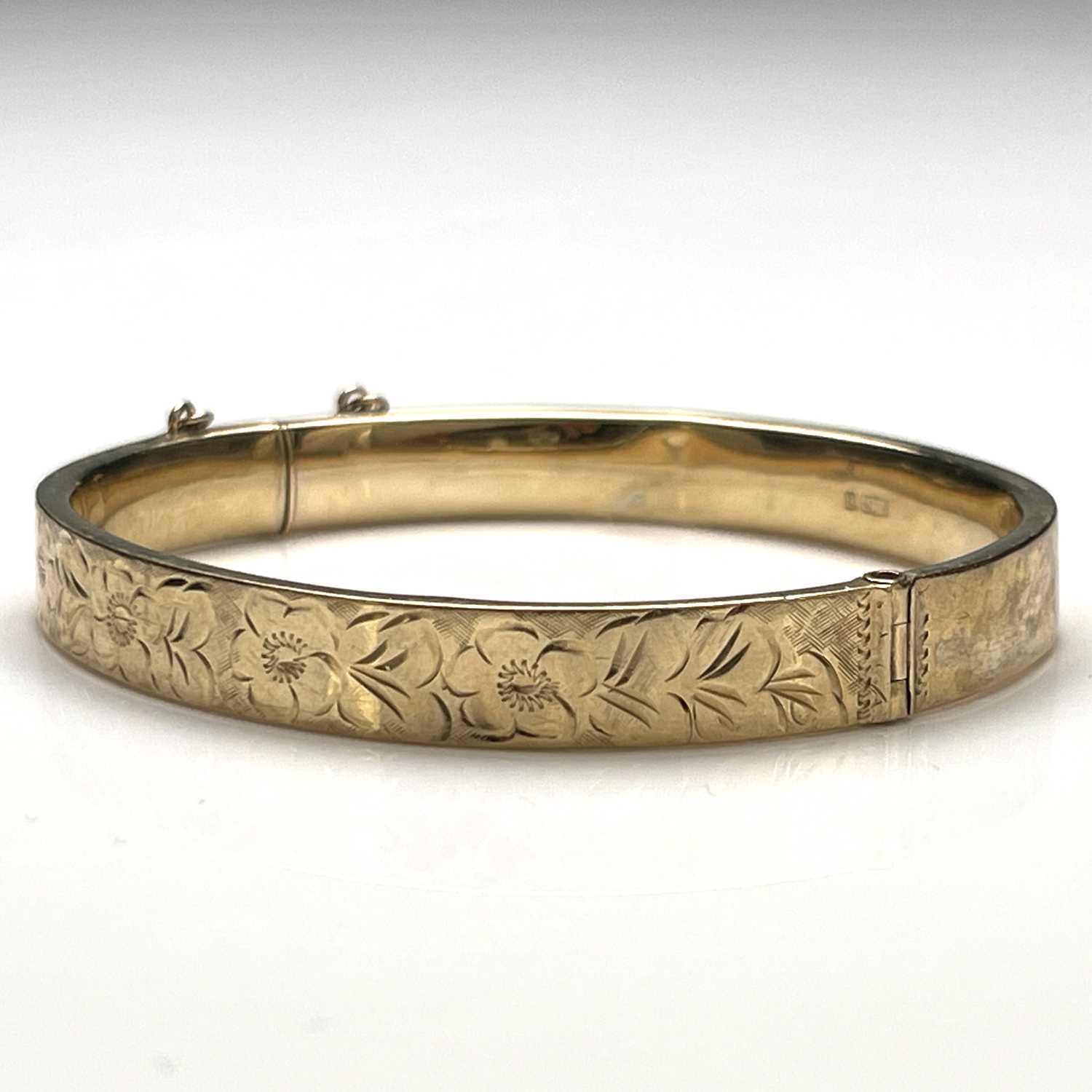 Lot 27 - A Victorian 9 carat gold bangle, Birmingham