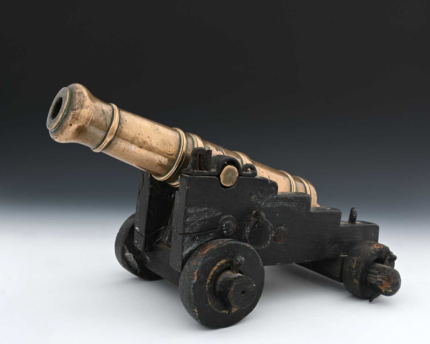 Lot 207 - A George III bronze 8 bore signal cannon in