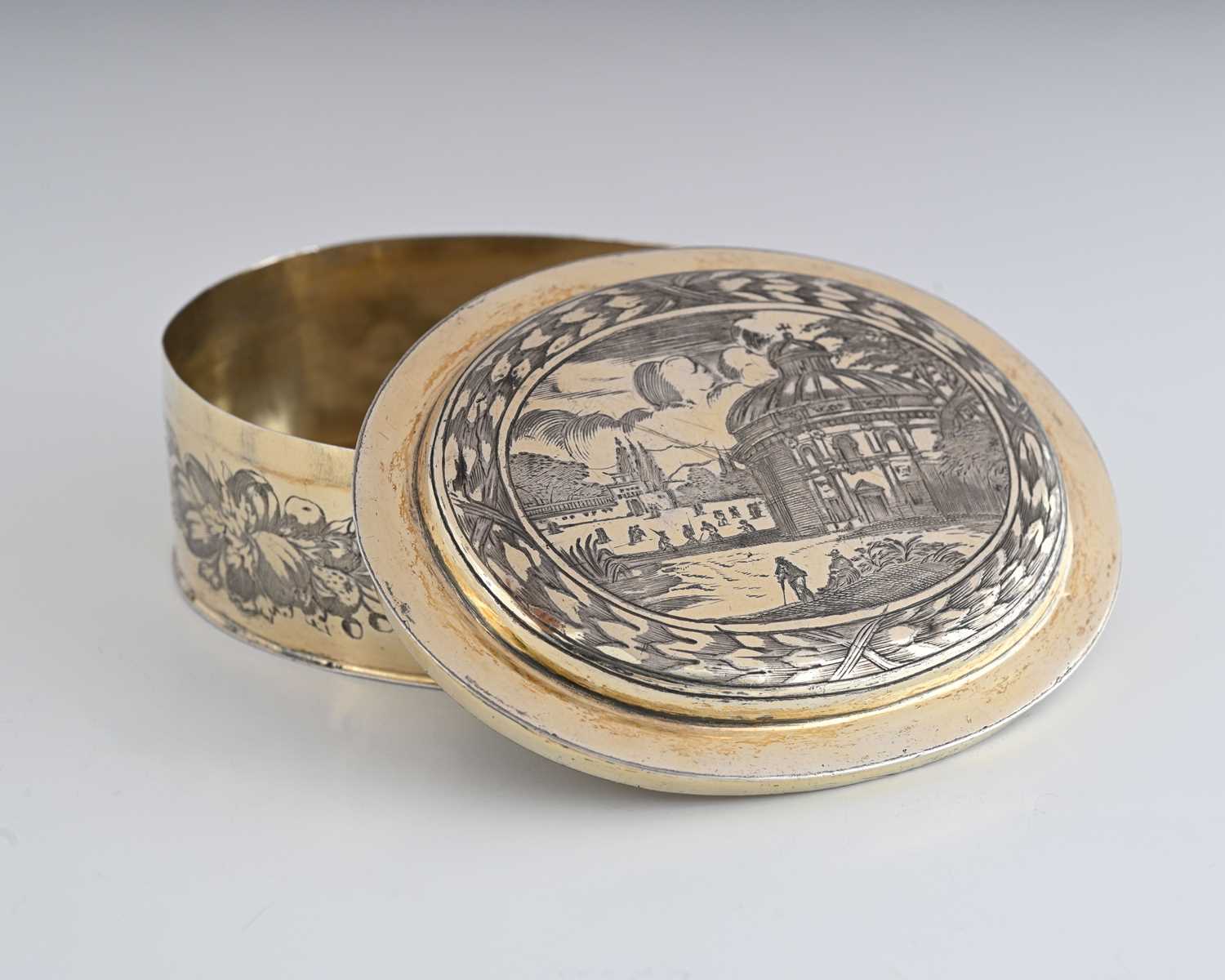 Lot 121 - A 17th-century unmarked silver-gilt box,