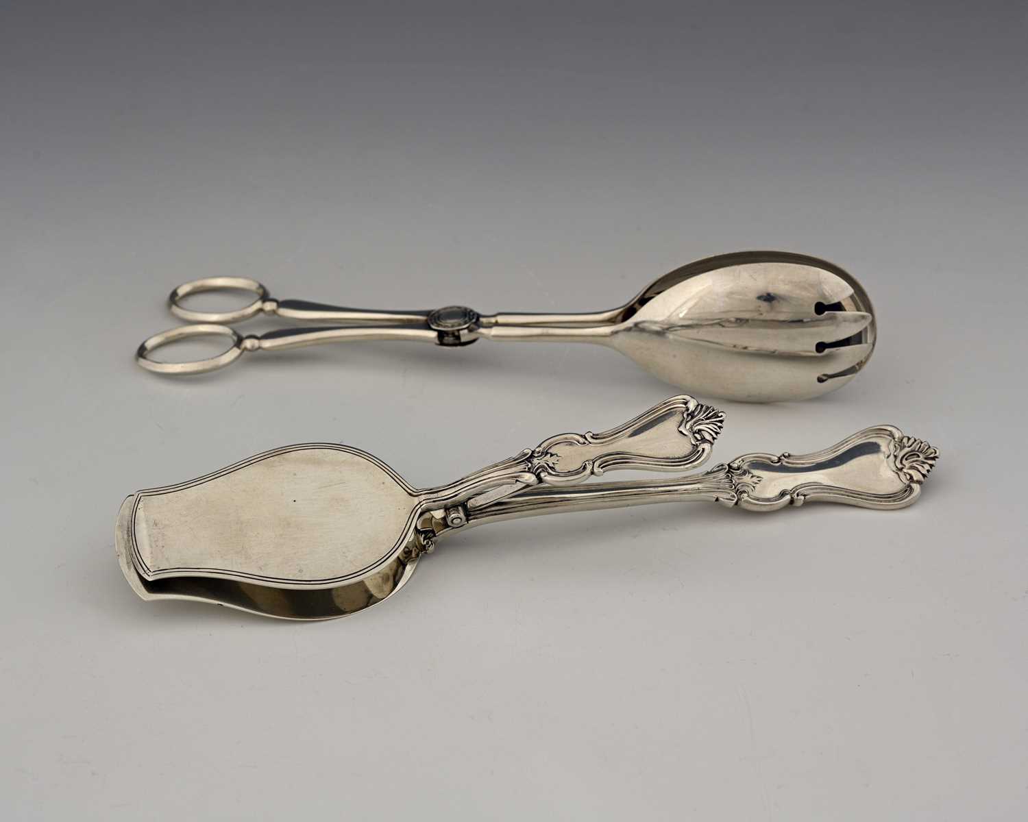 Lot 54 - A Victorian silver Albert pattern hinged