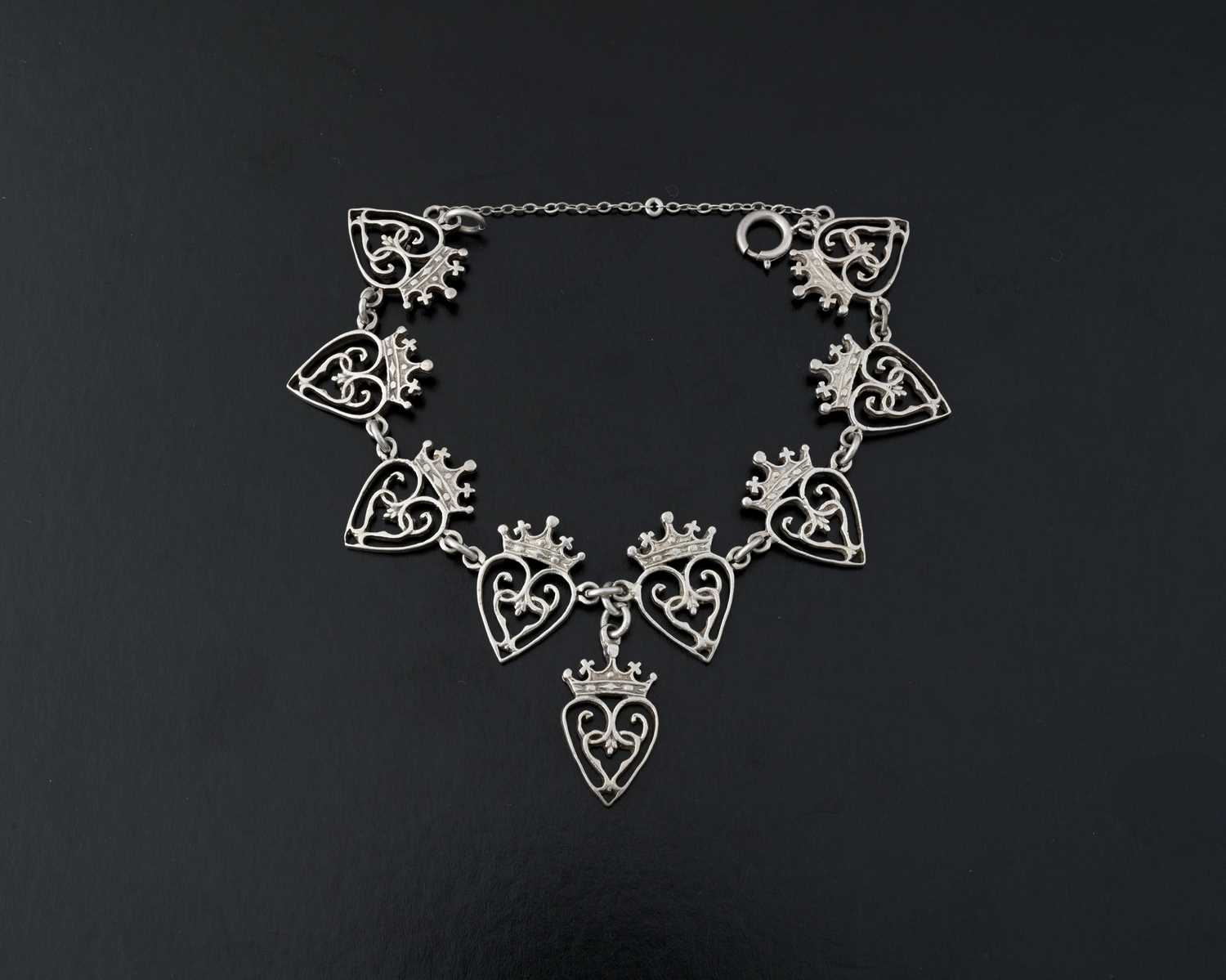 Lot 18 - Hamish Dawson Bowman, a silver crowned heart